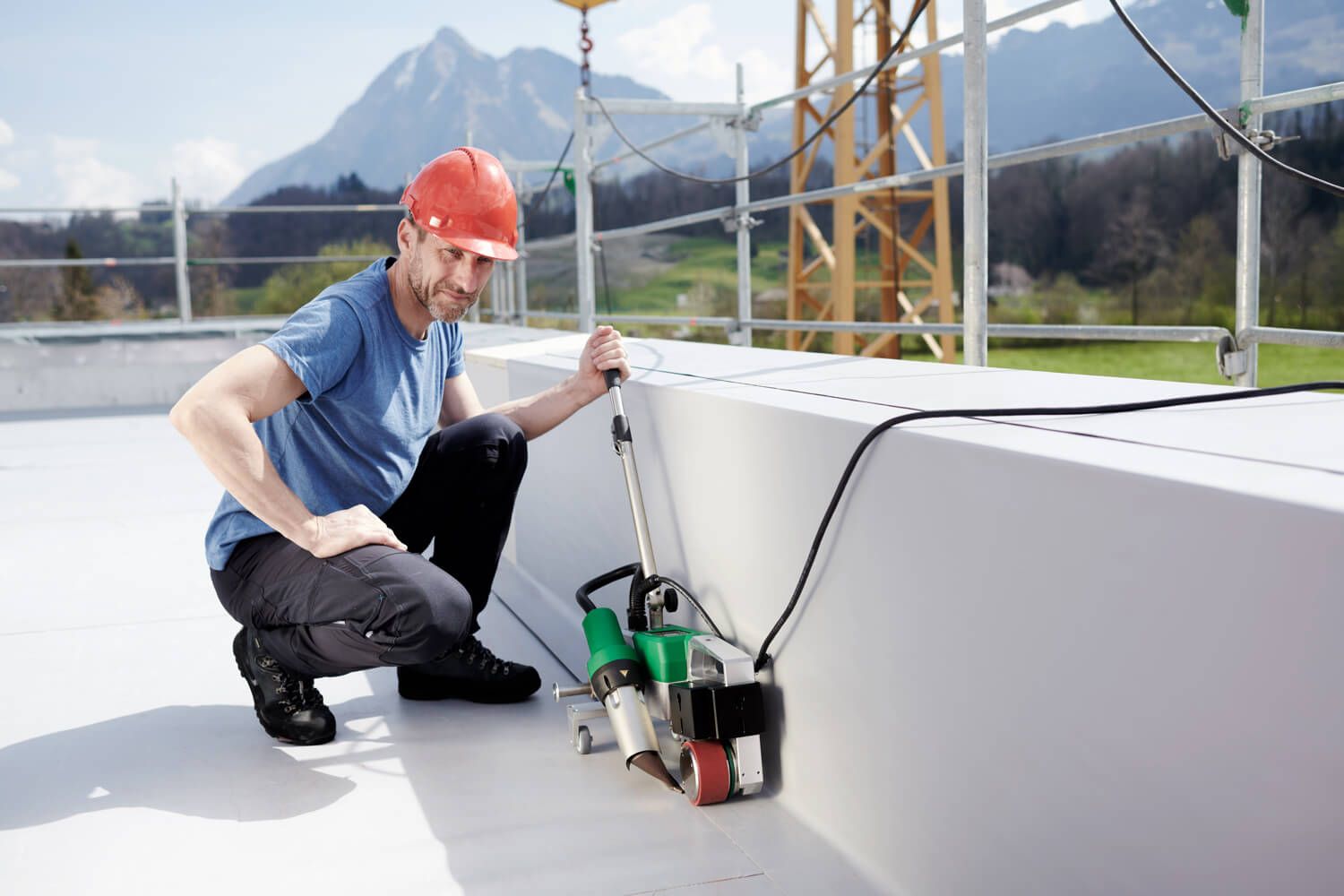 Welwyn Tool Group Leister UNIROOF 700 Automatic Roof Welding Machine ...