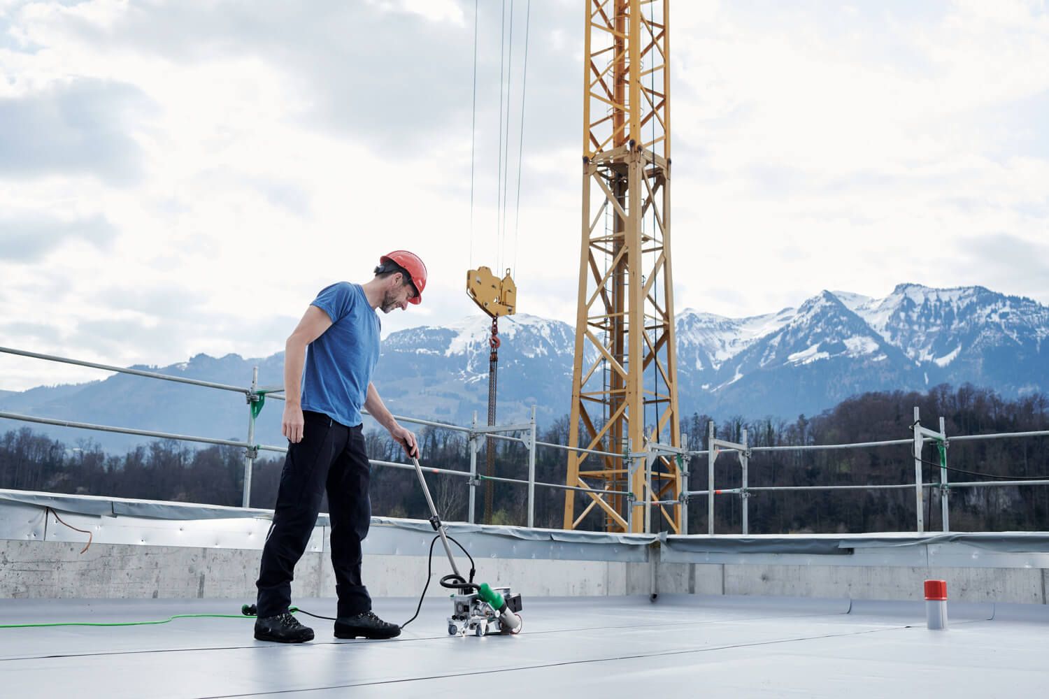 Welwyn Tool Group Leister UNIROOF 700 Automatic Roof Welding Machine ...