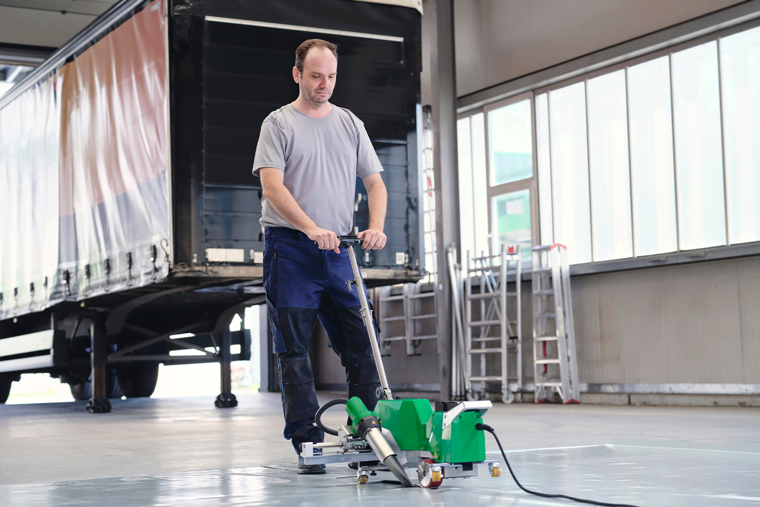 Welwyn Tool Group Leister VARIANT 700 (for overlap welding)